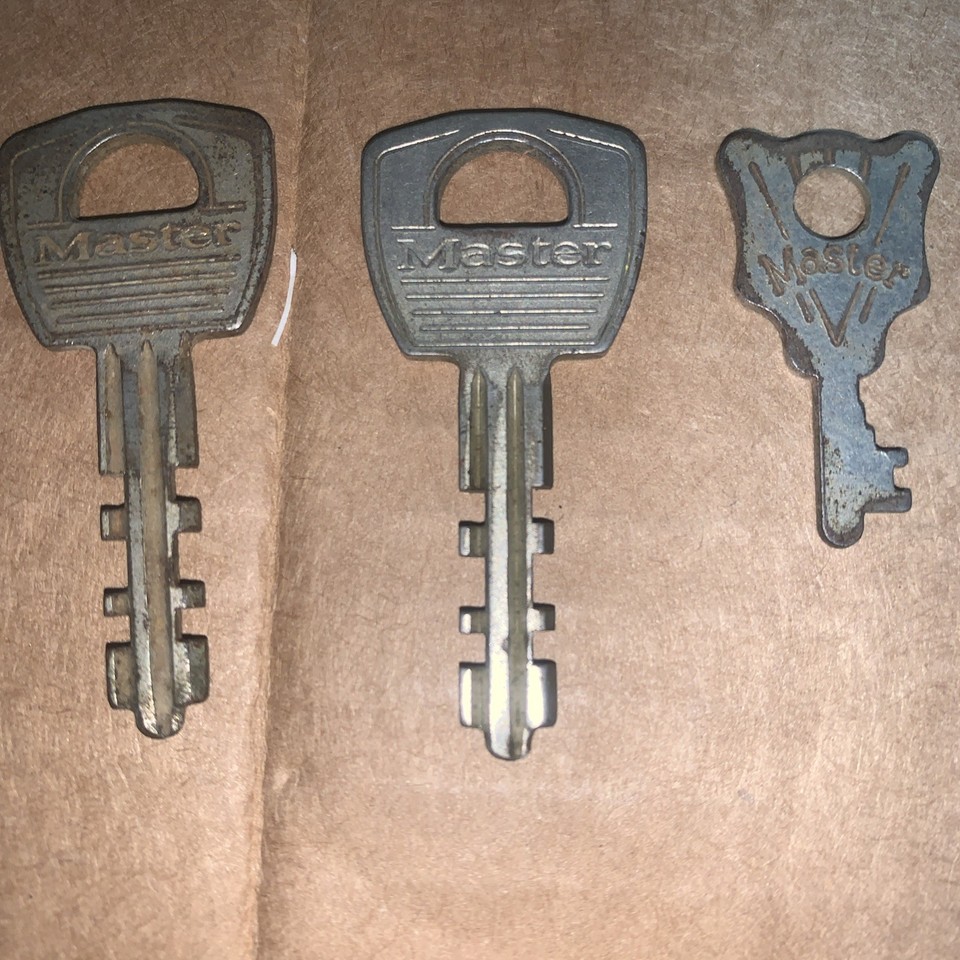 11 Vintage Master Lock keys | eBay