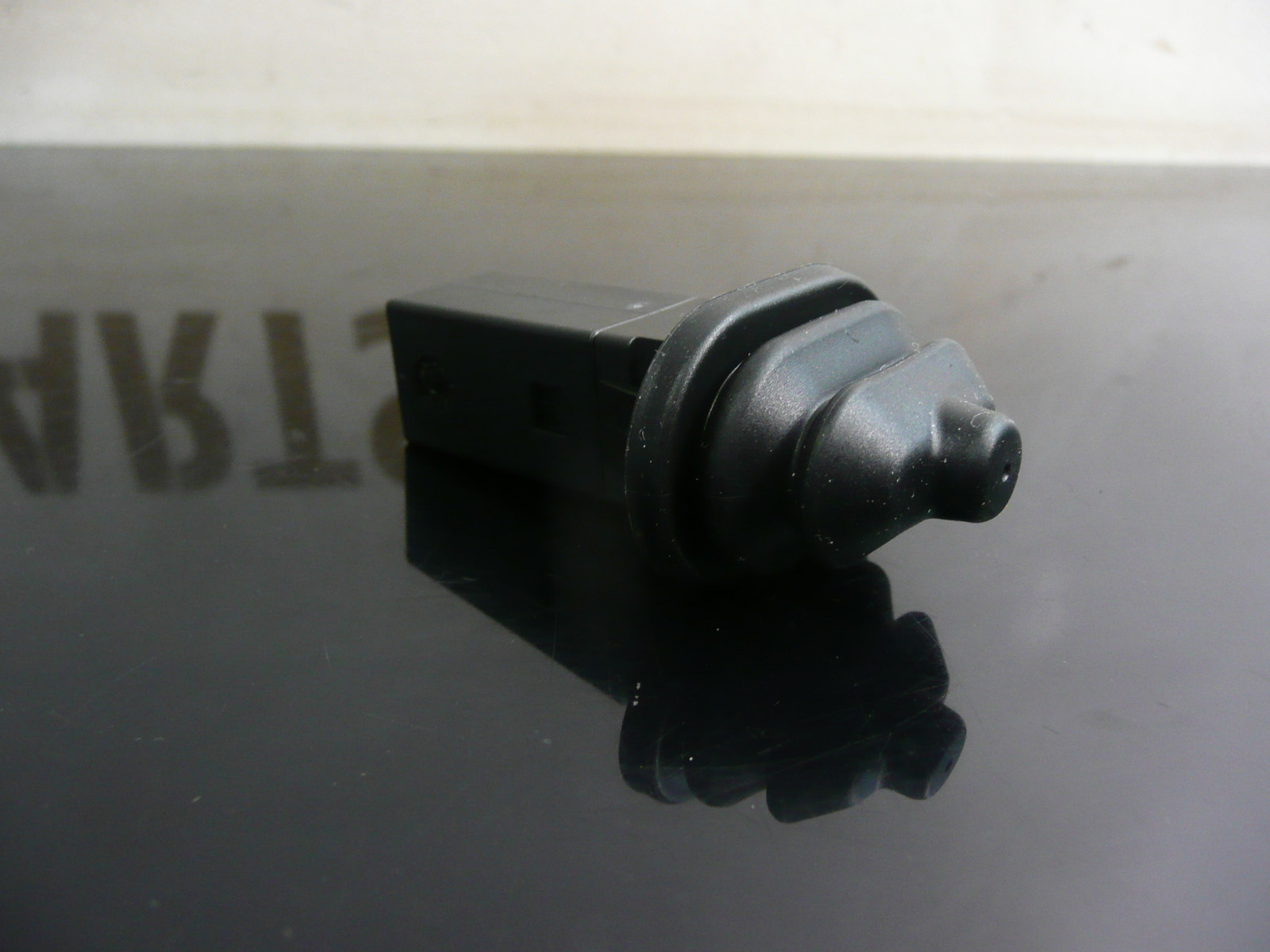 NEW GENUINE BMW 1 3 5 6 7 X3 X5 X6 FUEL FILL-IN DOOR CATCH FLAP ...