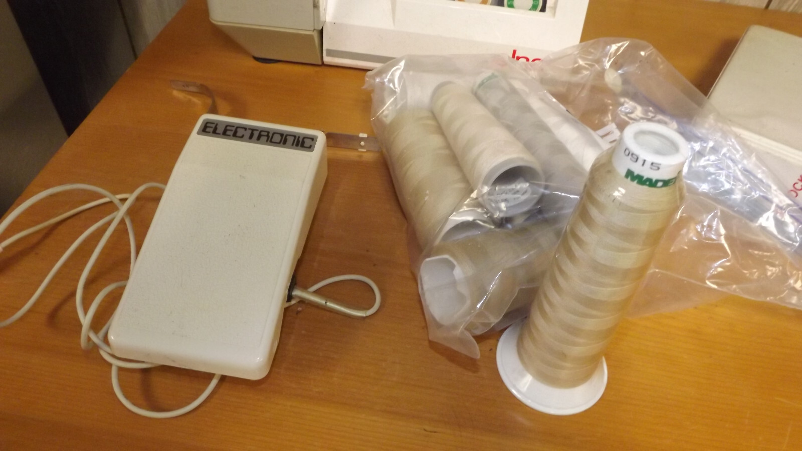 Elna lock PRO 5 DC SERGER SEWING MACHINE Untested No Power Cord ...