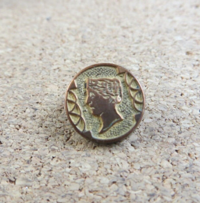 Roman - Roman Button