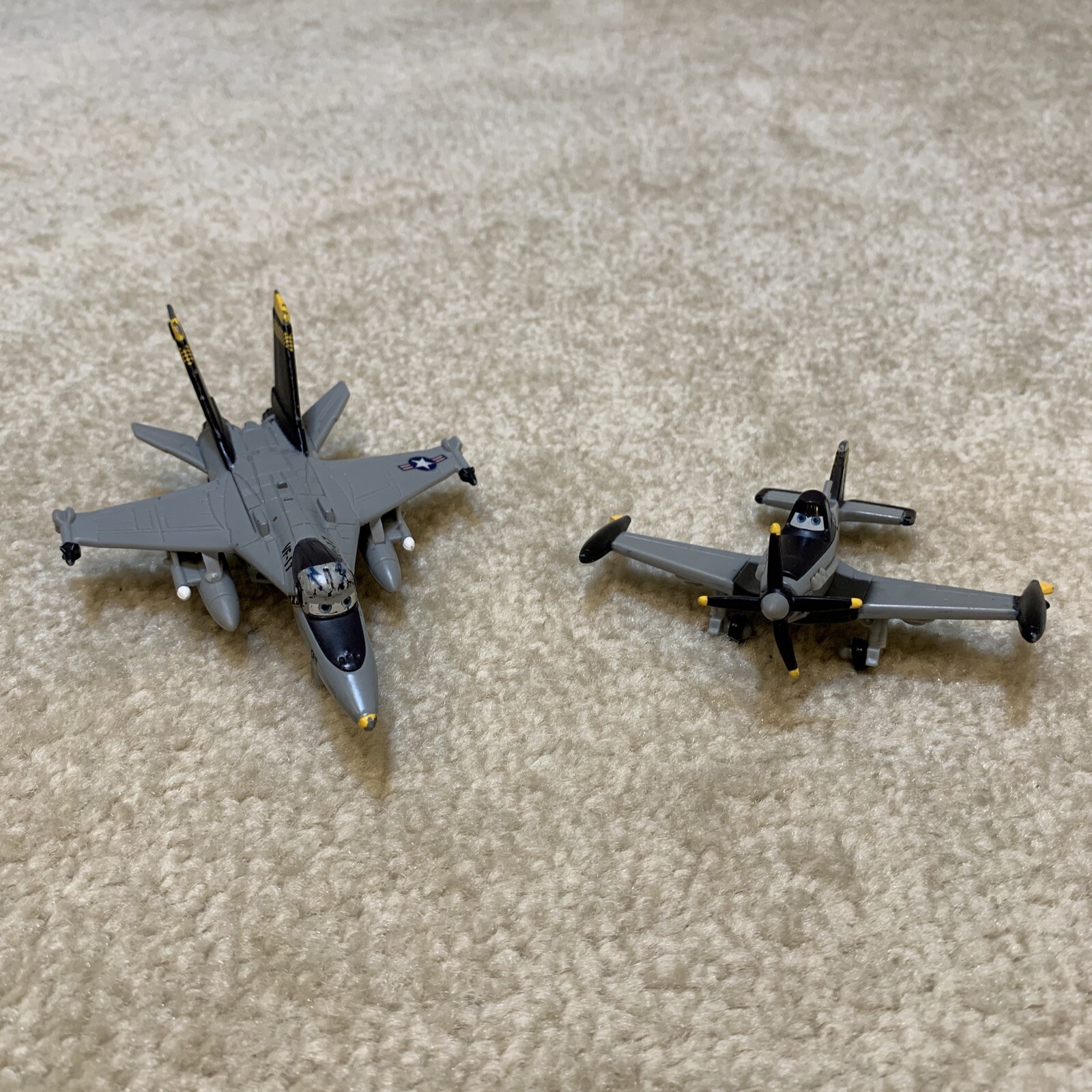 2012 Mattel Disney Plane Diecast JOLLY WRENCHES DUSTY CROPHOPPER World ...