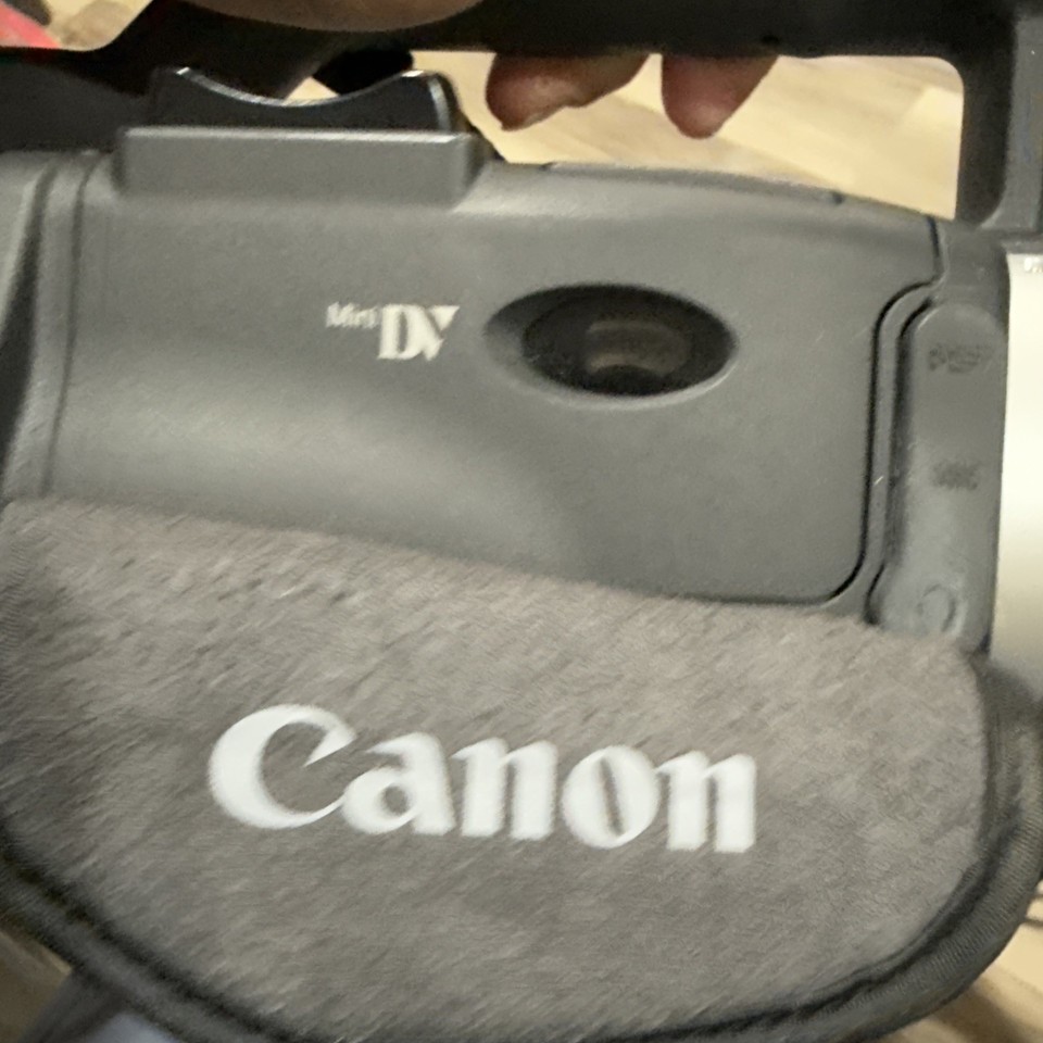 CANON DM-XM2 E 3CCD Camcorder GL2 Mini DV With Extras Including Soft ...