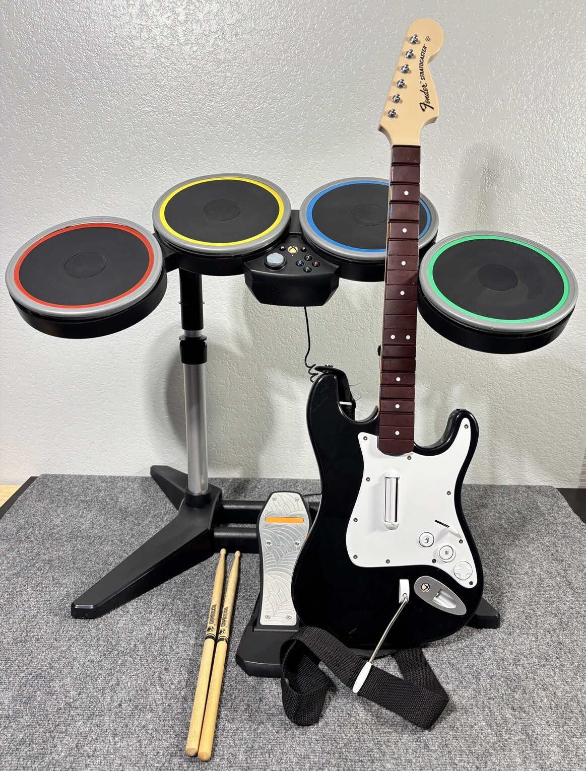 Rock Band 4 Xbox One Wireless Bundle Fender Stratocaster Guitar & Drums ...