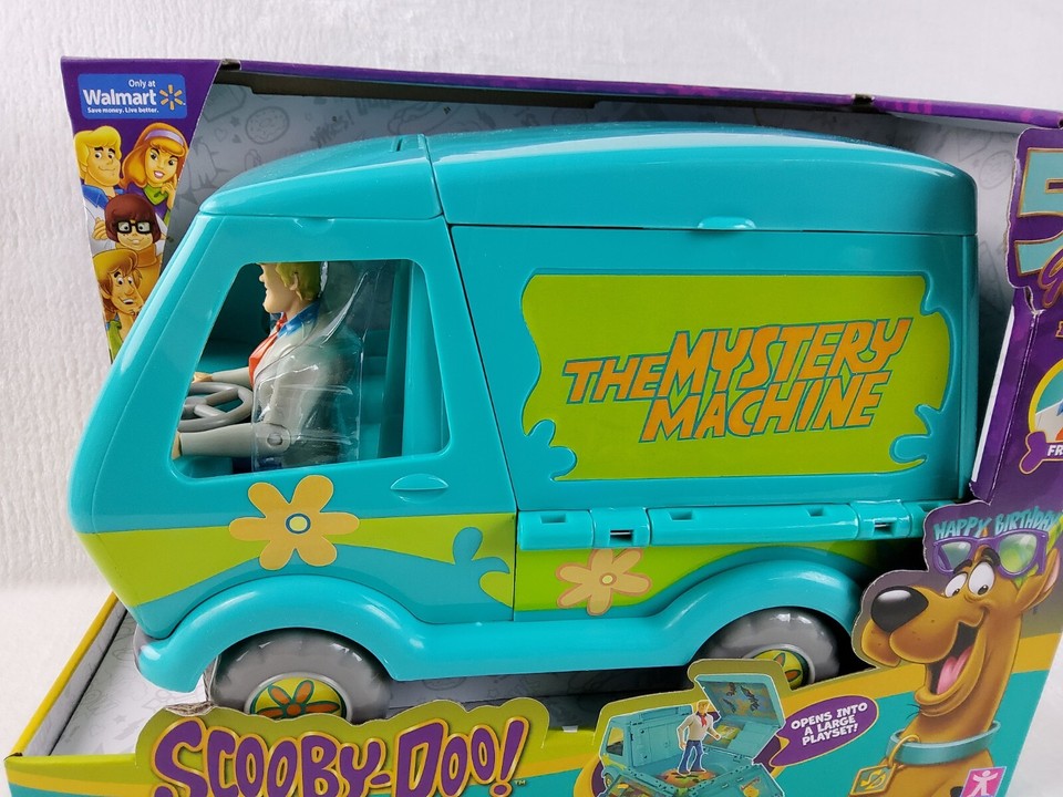 Scooby-Doo Mystery Machine Playset Includes Fred 50 Years Walmart ...