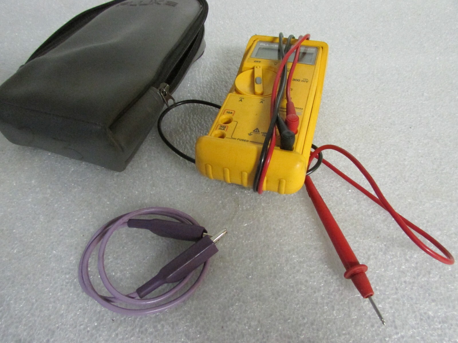Fluke 23 Series Multimeter With Fluke Leads for sale online | eBay