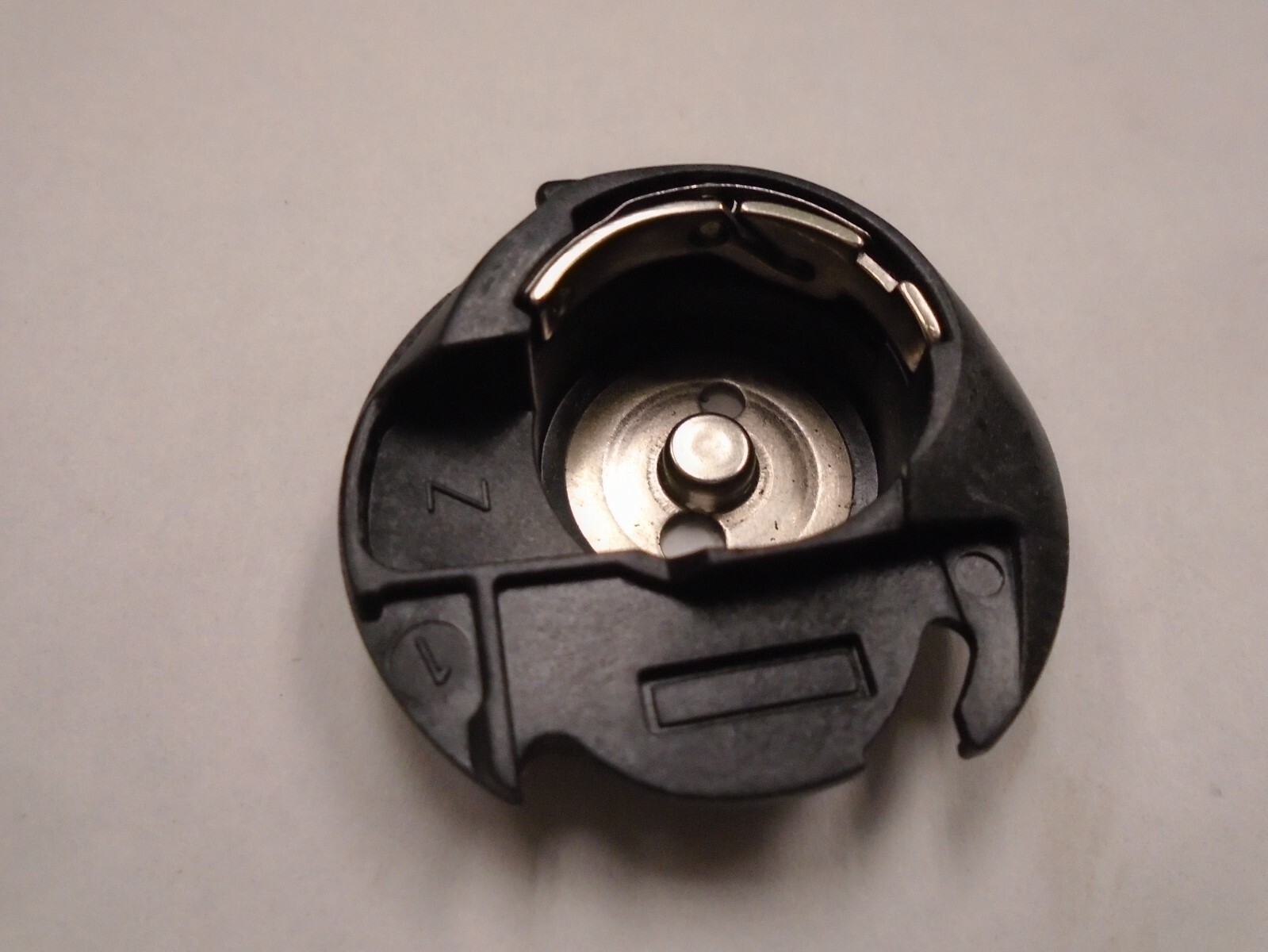 51045 87061 086132 BOBBIN CASE FOR SINGER FUTURA SEWING MACHINE A233 | eBay