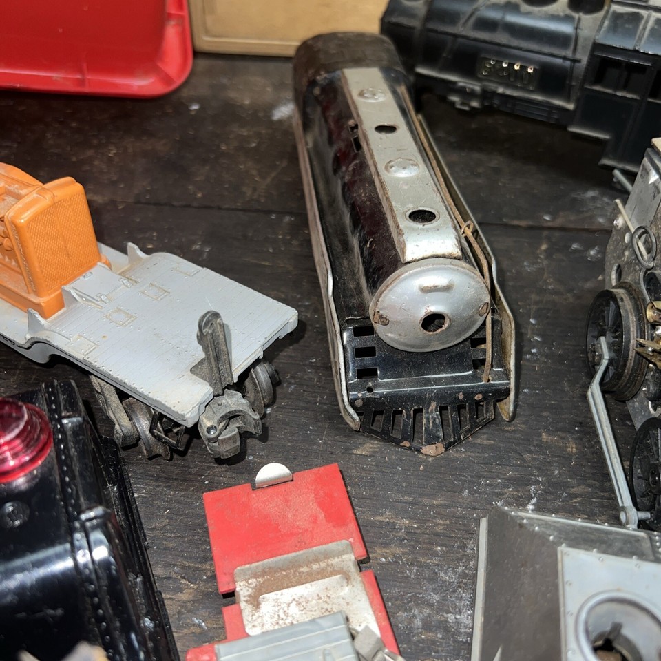 Lot Of Vintage Trains Marx Locomotive 1666 & Searchlight 3250 & More ...