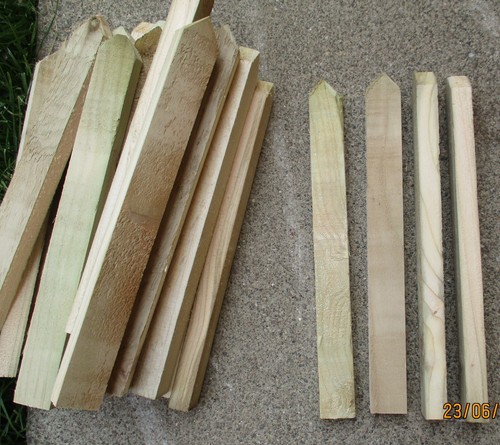 25 x Wooden Tanalised Garden Stakes Choose From 150,200,250,300 ...
