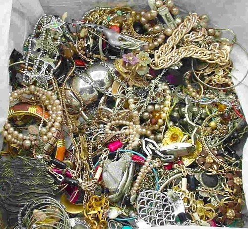 Over 1 lb Lot Vintage Now Costume JUNK Jewelry Part SCRAP Bead Crafting ...