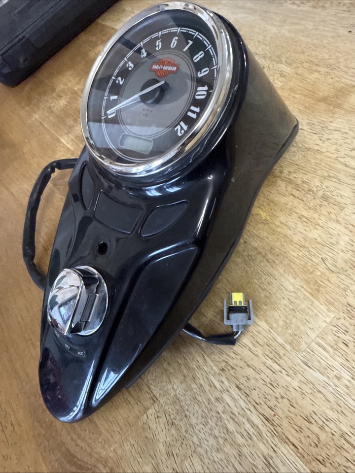 Harley SPEEDOMETER SPEEDO Dash Harness Console Black 2011-2017 SOFTAIL ...