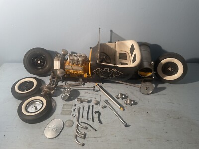 LINDBERG BLACK BAT Ford Model T Hot Rod Motorized Model Kit For Parts ...