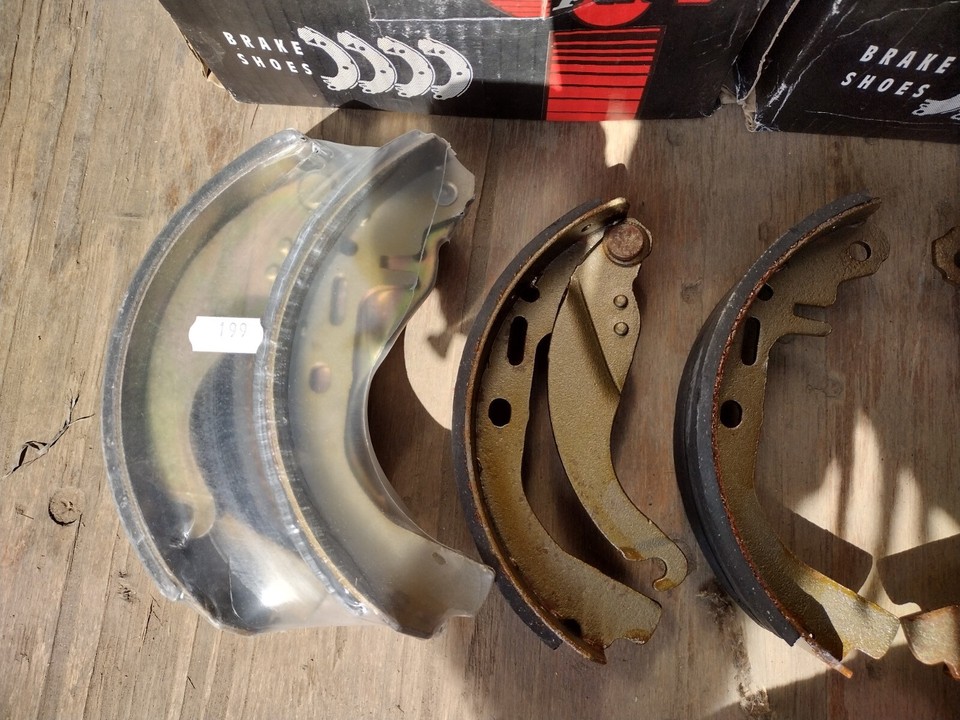 2 x REAR BRAKE SHOES - VAUXHALL ASTRA MK1 & CAVALIER MK2 / OPEL KADETT ...