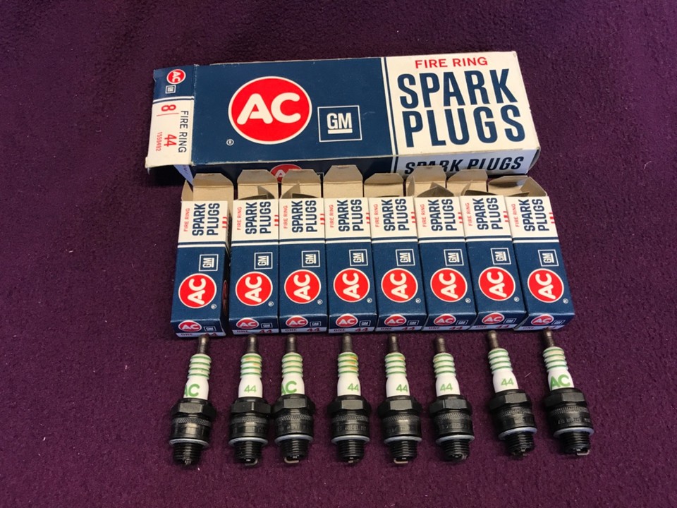AC 44 Spark Plug NOS SET OF 8 GM 1559492 GM OLDS PONTIAC BUICK | eBay