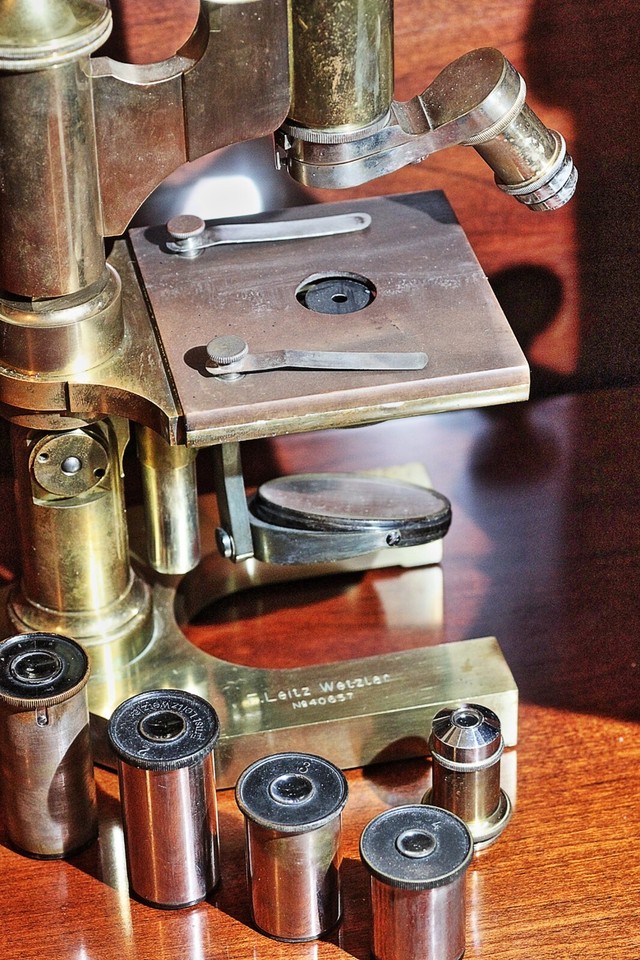 LEITZ ANTIQUE MICROSCOPES - WHICH ONE IS OVER 133 YEARS OLD? - ONE IS A ...