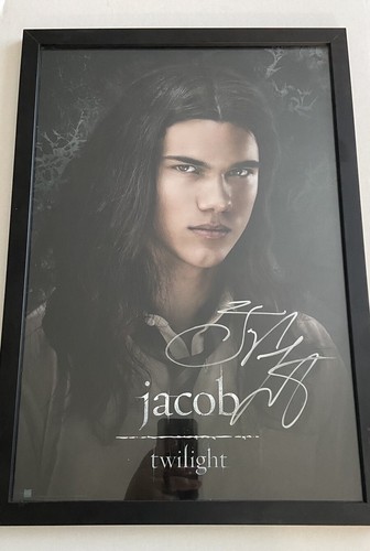Taylor Lautner - Twilight Signed Poster-Hot Topic Twilight DVD Release ...