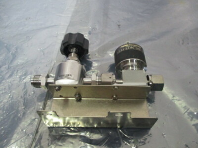 APTech AP3102SM Pressure Regulator w/ Fujikin AQ8MB000 Isolation Valve ...