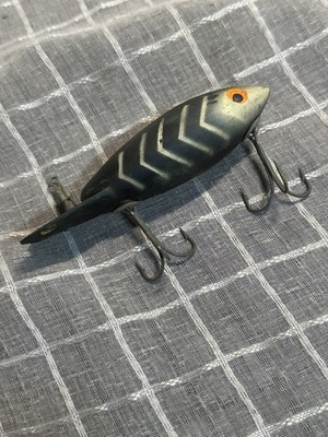 BOMBER BAIT CO Fishing Lure TOP BOMBER Blk White Ribs Wood Topwater 3. ...