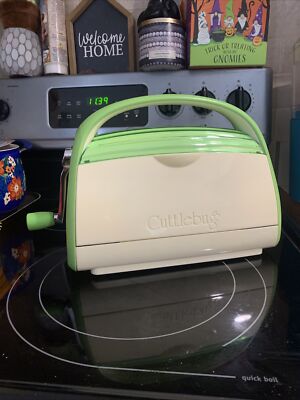 PROVO CRAFT "CUTTLEBUG" DIE CUTTER & EMBOSSER MACHINE, Green Machine ...