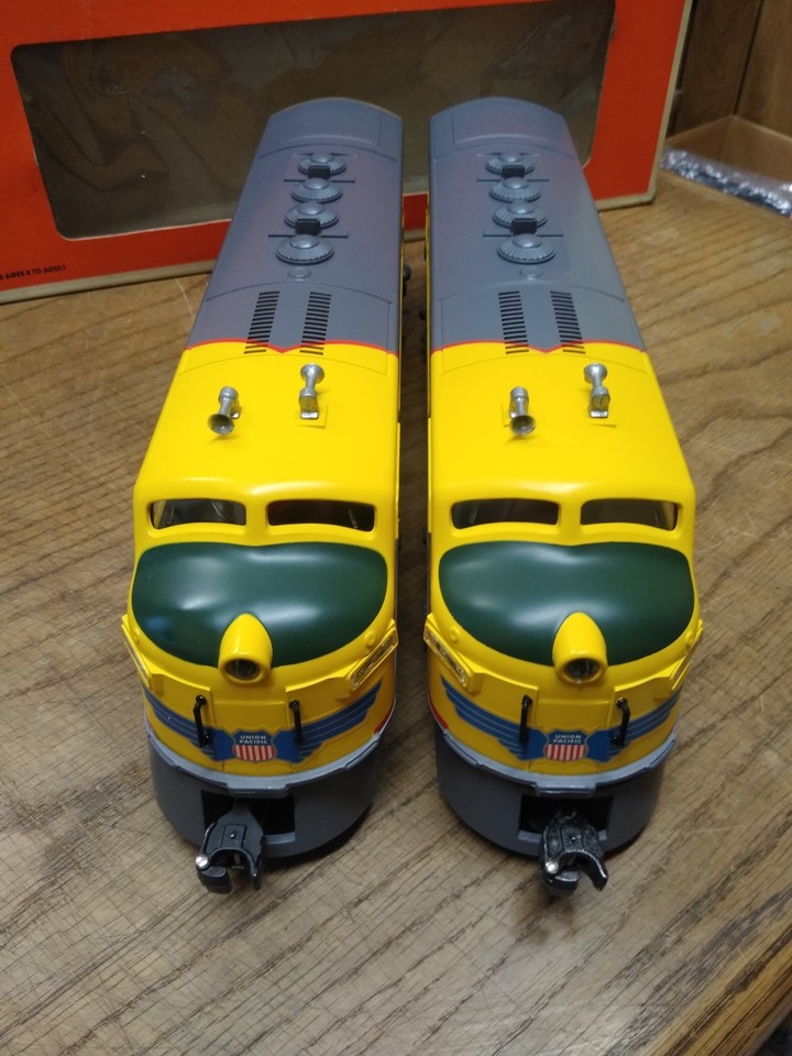 NOS 2 Pc Lionel 6-8480 Union Pacific F3-A Powered Dummy Diesel ...