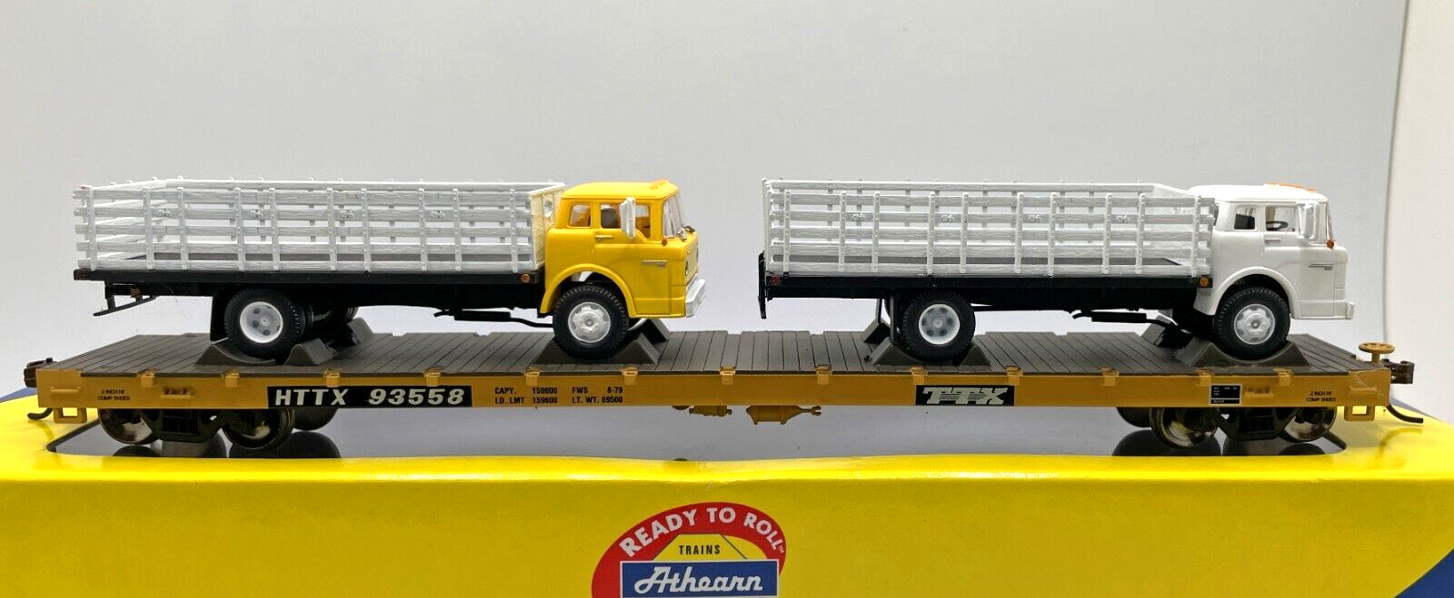 HO ATHEARN 92739 60' FLAT CAR WITH 2 STAKEBED TRUCKS TRAILER TRAIN TTX HTTX | eBay