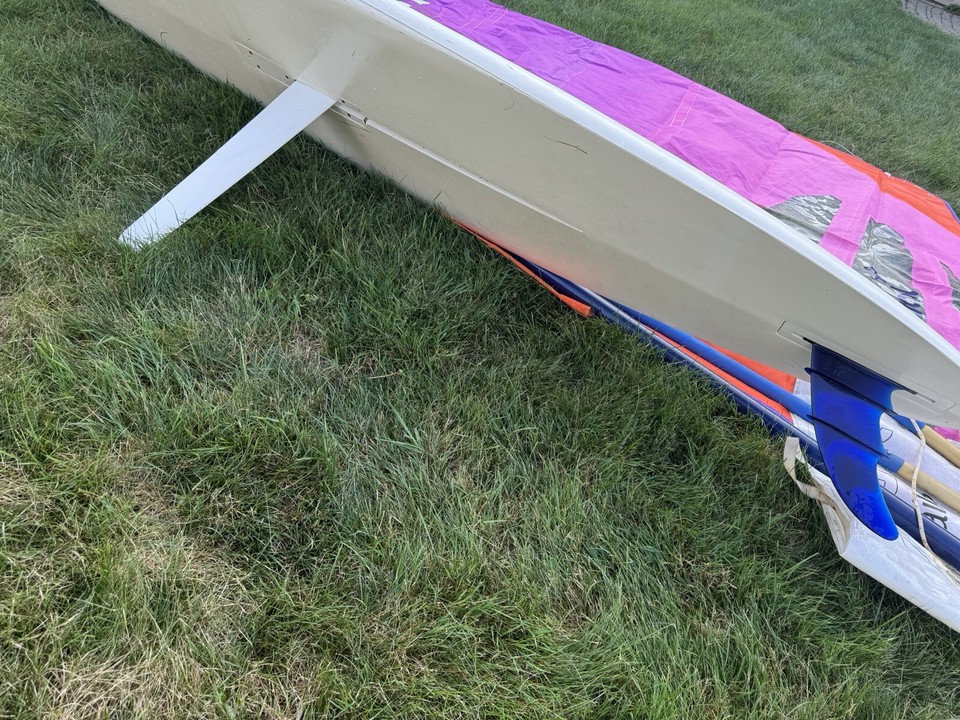 Mistral MAUI Sailboard + Sail + Extension - Mast + Boom - Excellent ...