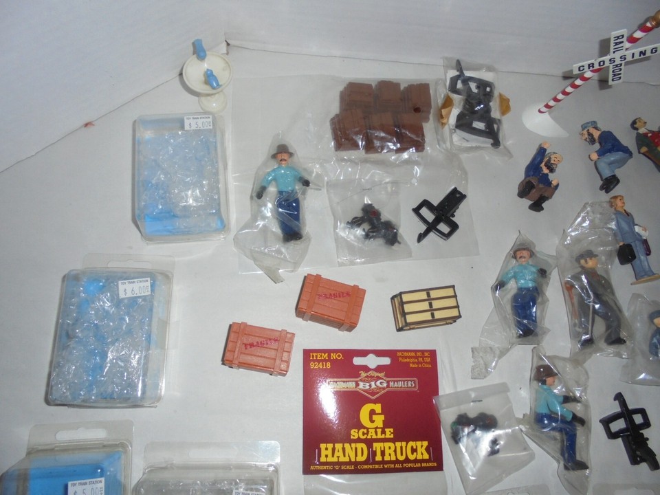 BACHMANN AND OTHERS LARGE LOT OF G GAUGE FIGURES,CRATES AND MORE LOT 3 ...