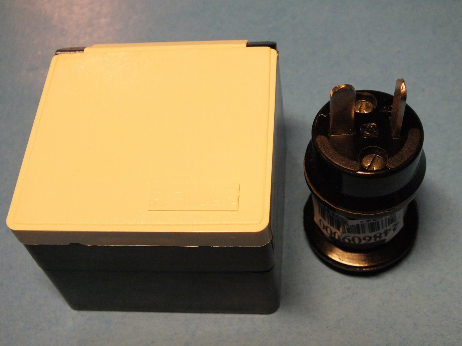 5 pcs REMLR USSR BAKELITE PLUG &SOCKET U-87-RB RP-2-B 24V 36V 42V 10A ...