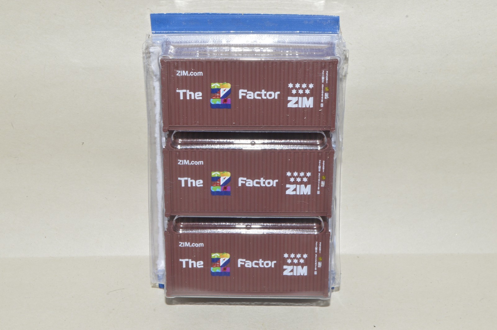 HO scale Walthers 20' corrugated shipping container (3) ZIM The Z ...