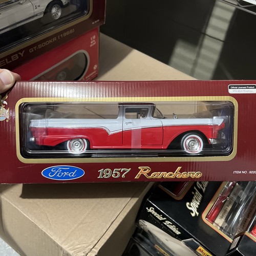 Road Signature Legends Ford 1957 Ford Ranchero Red & White Die-Cast 1: ...