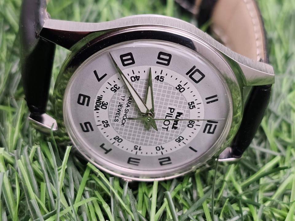 Beautiful Mens HMT Pilot Parashock Mechanical Wind 17J Watch White Dial ...