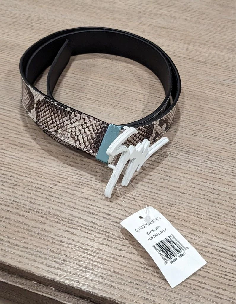 Giuseppe Zanotti Signature