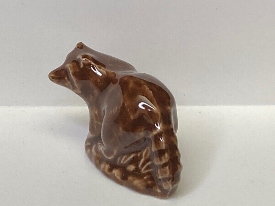 Wade England Porcelain Whimsies Figurine 252-12: Raccoon (Red Rose Tea ...