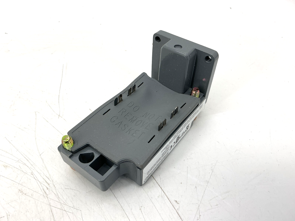 New Eaton E51SPL Ser C2 Switch Body 3-Wire NO & NC 0.6A 10-30VDC 50 ...
