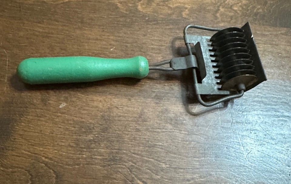 Vintage GREEN Wood Steel Pasta Herb Noodle Cutter Made in USA Handheld ...