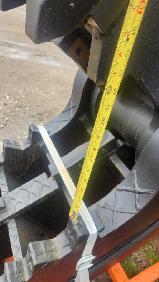 NEW Excavator Hydraulic Rotating concrete crusher Demo 80mm Pins Cat ...