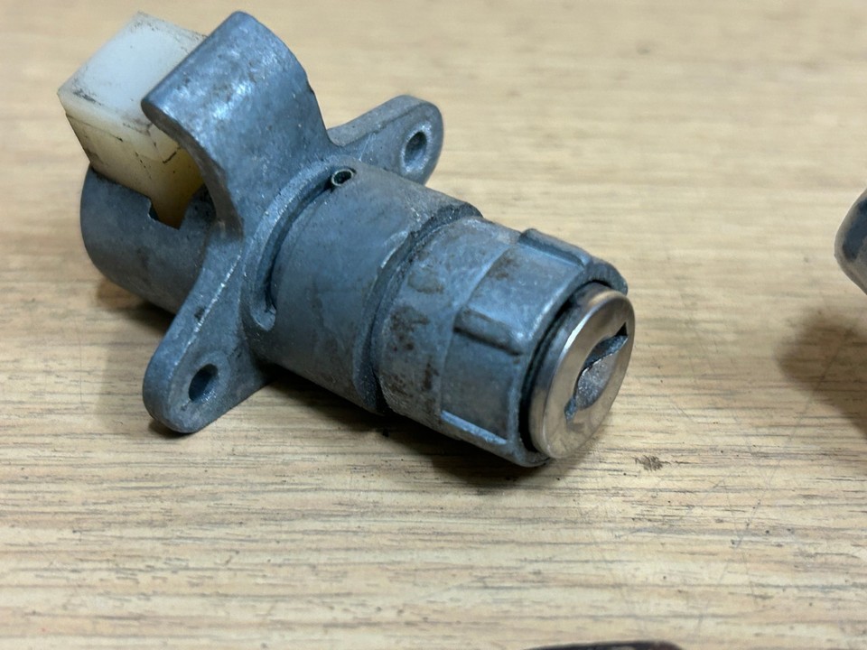 Triumph TR7 TR8 ** BOOT and GLOVE BOX LOCK - Matching key YKC209 ...