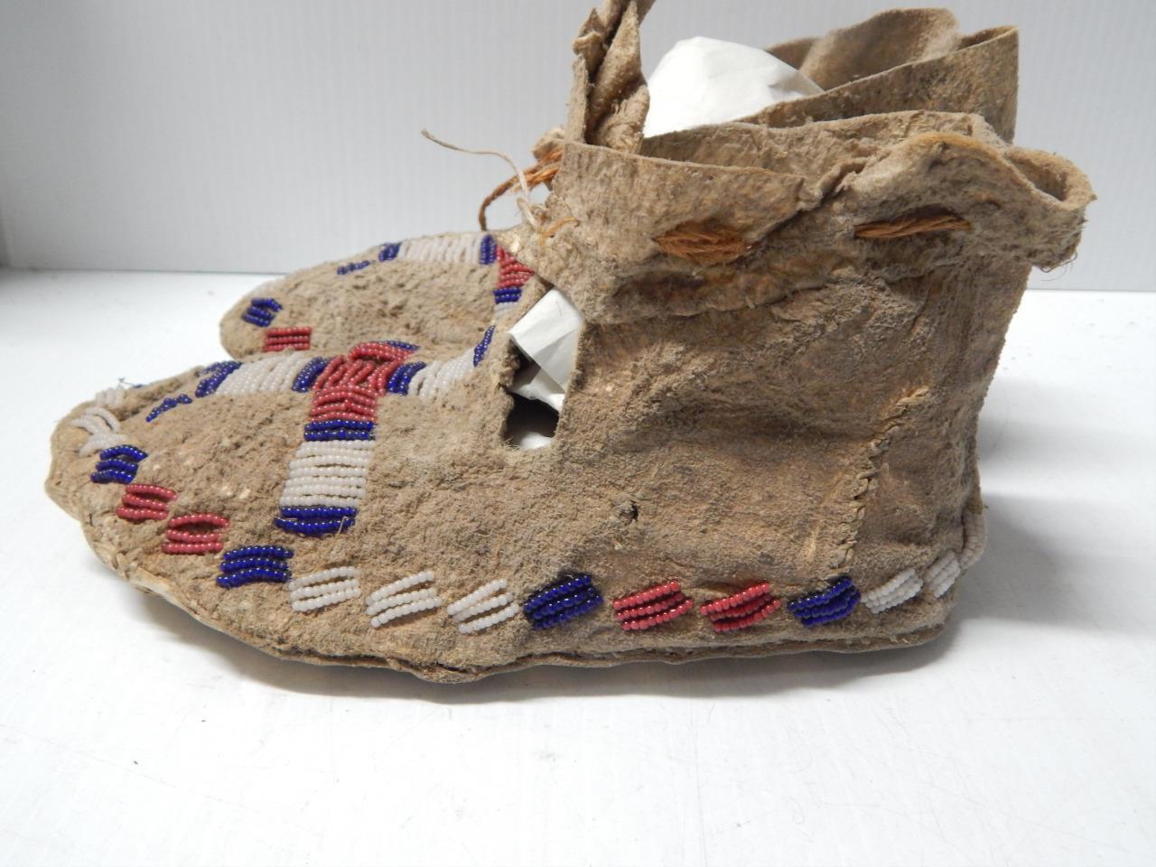 ANTIQUE LAKOTA SIOUX PLAINS INDIAN SINEW BEADED MOCCASINS ON BUFFALO ...