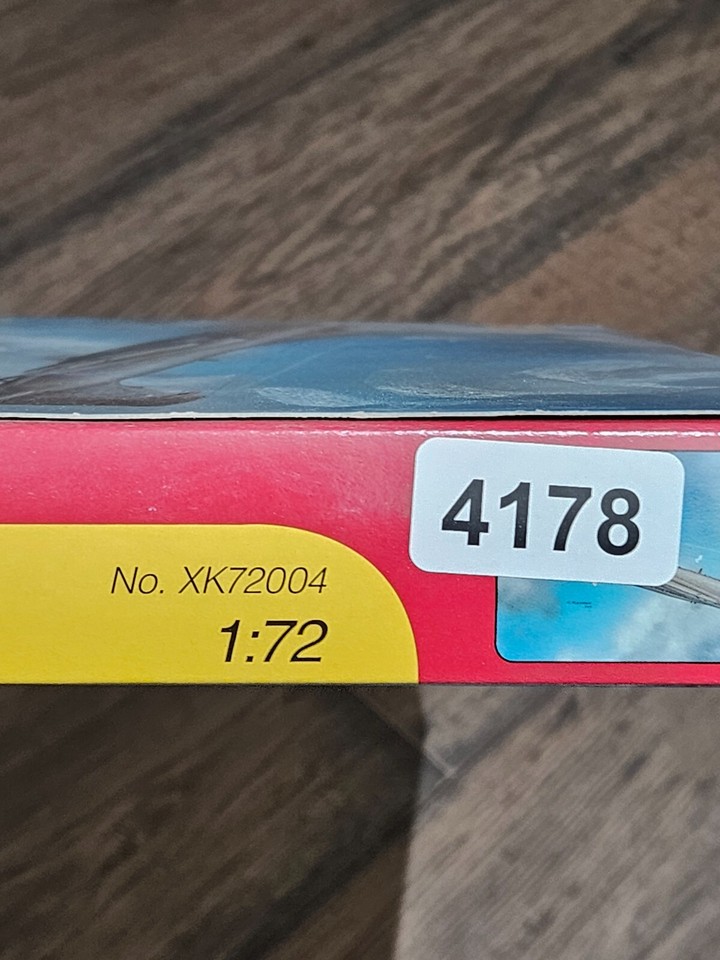 XTRAKIT XK72004 English Electric CANBERRA PR.9 1/72 Model Aircraft Kit ...