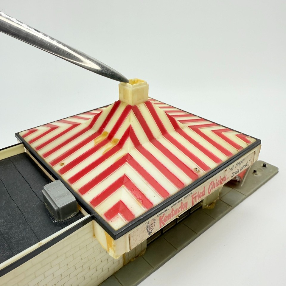 Vintage HO Scale Kentucky Fried Chicken KFC Playset Building With Cars ...