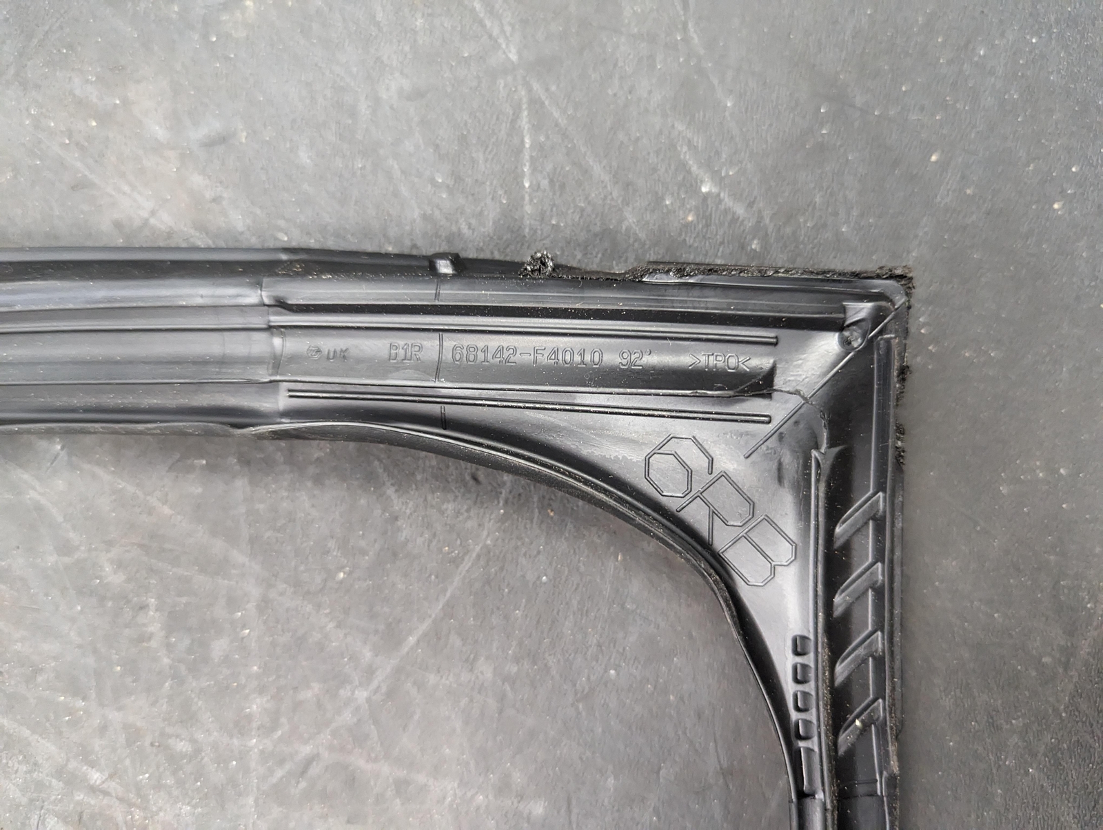 Rear Right Door Window Glass Run Channel 2021 Toyota C-HR 68142-F4010 ...