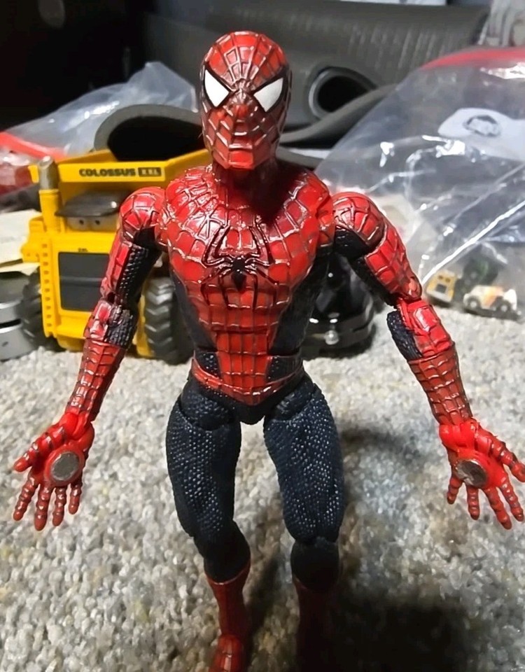 2003 Spider-Man 2 Movie Magnetic Spider-Man Action Figure Tobey Maguire ...