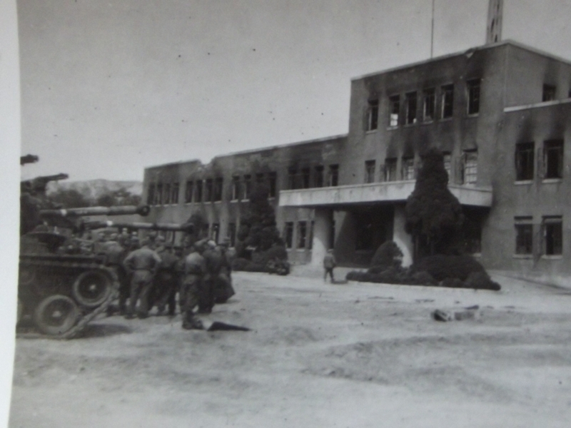 ;WW2 - U.S. TANKS LINED UP IN FRONT OF A BURNT OUT BUILDING Vtg 1940's ...