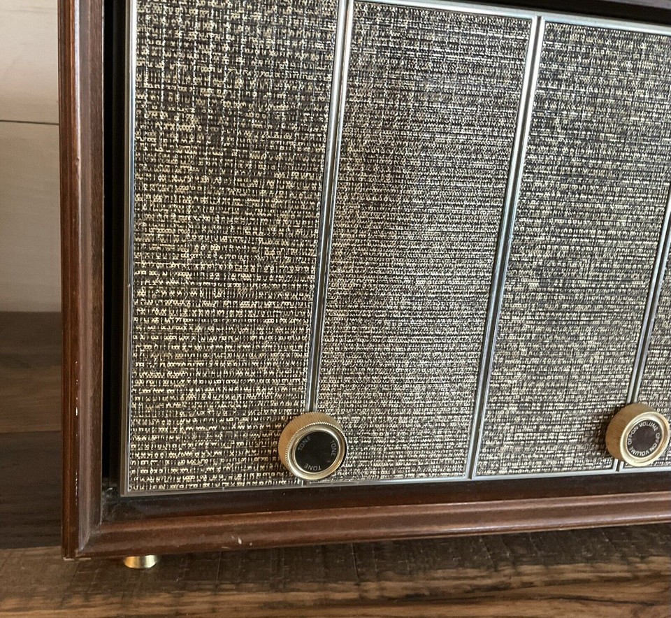 VINTAGE 1960's ZENITH T2546W "THE GLISSANDO" WALNUT AM/FM TABLE RADIO ...