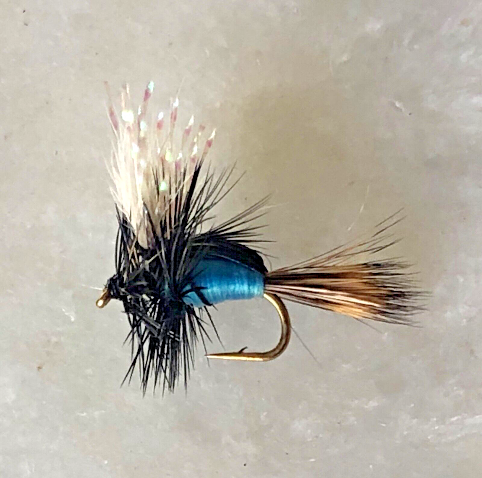 BLOWFLY CRYSTAL CALF TAIL HUMPY DRY FLY FISHING FLIES - 12 x SIZE #16 | eBay Australia