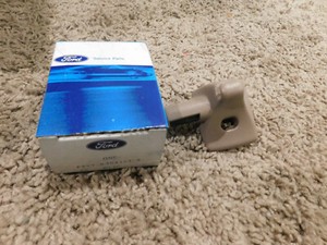 NOS 1990 1991 1992 1993 1994 LINCOLN TOWN CAR LH SUN VISOR RETAINER ...