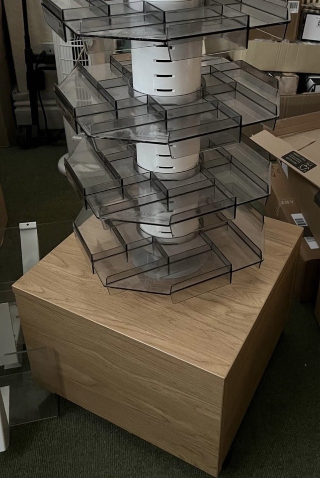 SHOP DISPLAY SPINNER PLASTIC SLATS ON WOODEN BASE WITH WHEELS | eBay UK