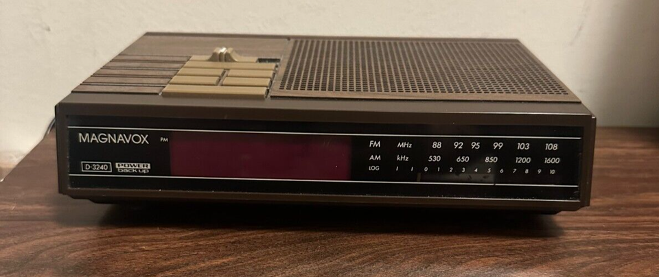 Magnavox Alarm Clock Radio D-3150 Vintage 2-Band Faux Woodgrain Tested ...
