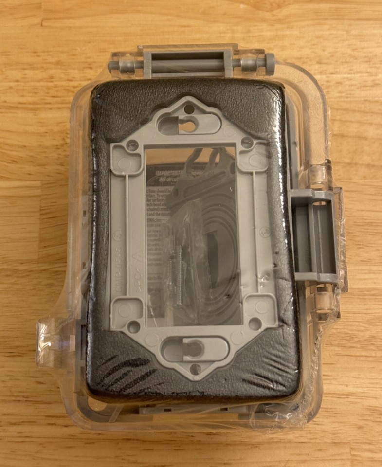 Hubbell TayMac MM420C Non-Metallic 1-Gang Extra Duty In-Use ...