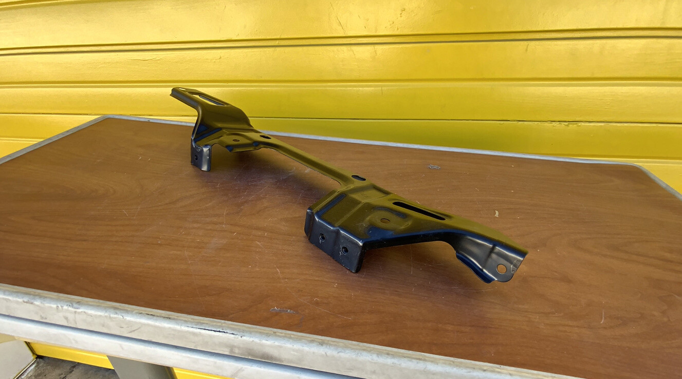 Subaru OEM 2014 Forester-fender Mount Bracket Right 57160SG0009P for ...