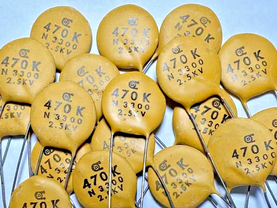 8X - 470pF @ 2500V (N3300) 10% **DIELECTRON** Ceramic Disc Capacitor ...